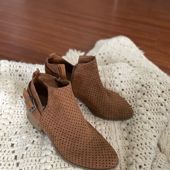 Universal thread target | Shoes | Booties | Poshmark